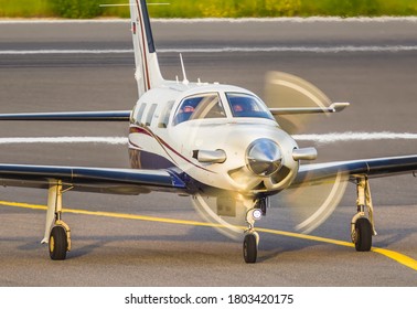 Single Engine Private Plane Piper Pa34 Stock Photo 1803417997 ...