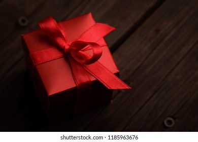 Single Gift Box Stock Photo 1185963676 | Shutterstock