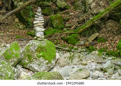 205 Stacked rock art installation Images, Stock Photos & Vectors ...