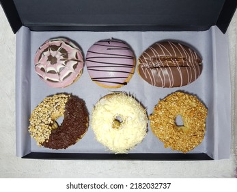 2,022 6 Donuts Images, Stock Photos & Vectors | Shutterstock