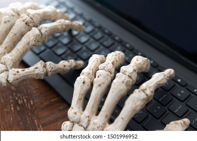 6,030 imágenes de Skeleton typing - Imágenes, fotos y vectores de stock ...