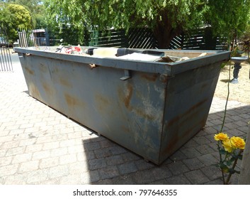 Skip Dumpster Placed Front Yard Stock Photo 797646355 | Shutterstock