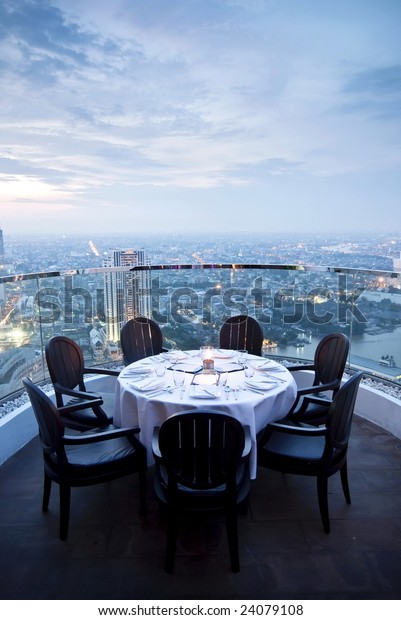 Sky Restaurant 스톡 사진(지금 편집) 24079108