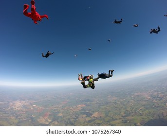 532 Skydiving holding hands Stock Photos, Images & Photography ...