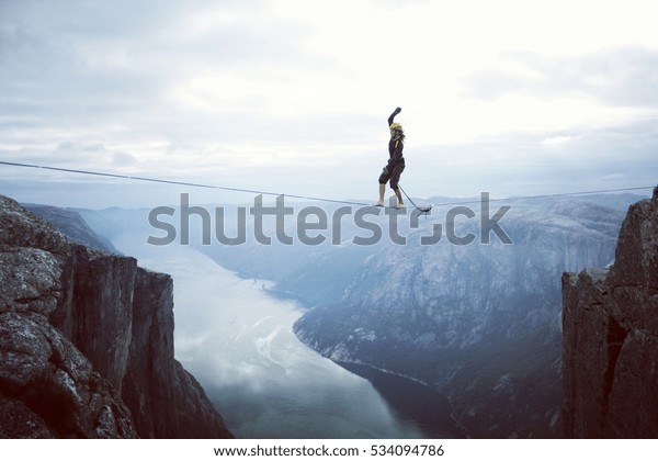 2.063 Scary heights: immagini, foto stock e grafica vettoriale ...