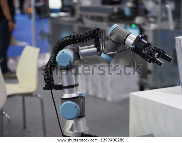 Small 6 Axis Robot 2 Jaw Stock Photo 1399400288 | Shutterstock