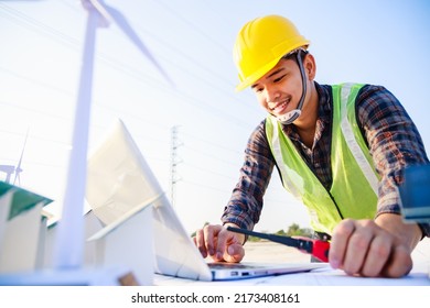 Smart Engineer Manager Working By Computer Stock Photo 2173408161 ...