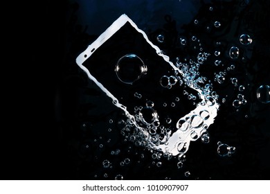 333 Phone submerged in water Images, Stock Photos & Vectors | Shutterstock