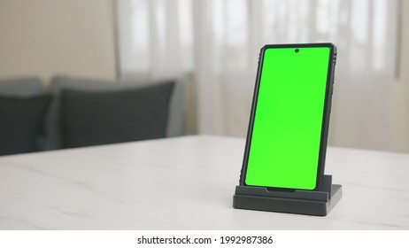 22,972 Smartphone Vertical Screen Images, Stock Photos & Vectors ...