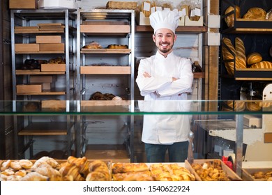 Baker Holds Tray Fresh Hot Bread 스톡 사진 1635933097 | Shutterstock