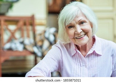 40,958 Old lady outside Images, Stock Photos & Vectors | Shutterstock