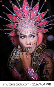 182 Belly dancer with snake Images, Stock Photos & Vectors | Shutterstock