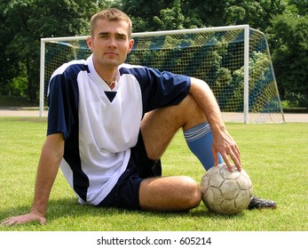 6,512 Soccer Player Sit Images, Stock Photos & Vectors | Shutterstock