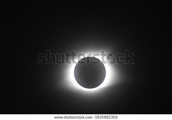 Solar Eclipse Totality Moon Fully Covering Stock Photo 1835882302 ...