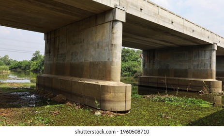 Solid Pillar Pier Under Bridge Columnar Stock Photo 1960508710 ...