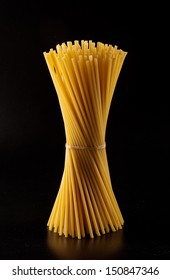 70,301 Spaghetti black background Images, Stock Photos & Vectors ...
