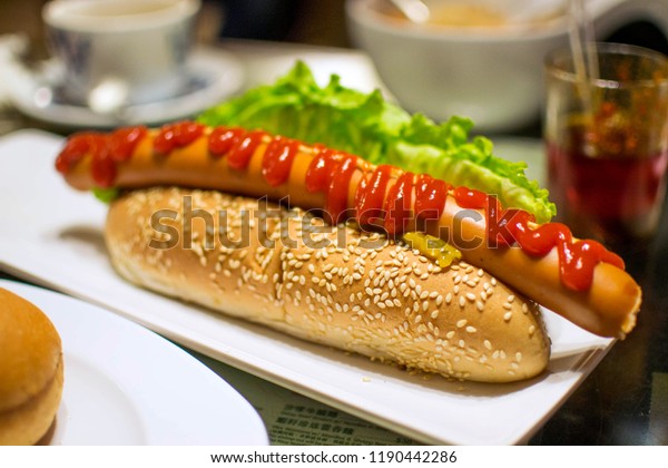 Split Hot Dog Bun Stock Photo 1190442286 | Shutterstock