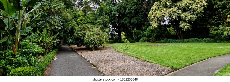 Split Path Park Stock Photo 1882258849 | Shutterstock