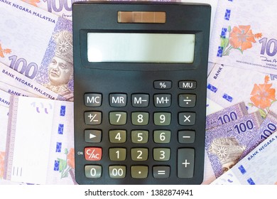 100 Malaysian Ringgit Myr Banknotes Scattered Stock Photo 1382874971 ...