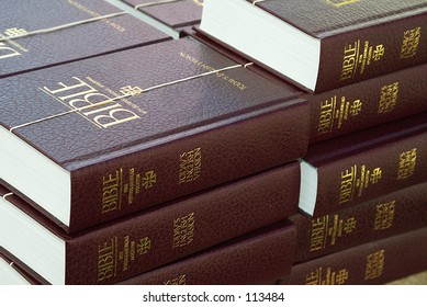 Stack of bibles : 7 500 images, photos et images vectorielles de stock ...