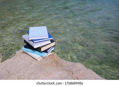 595 imagens de Stack of books beach Imagens, fotos stock e vetores ...