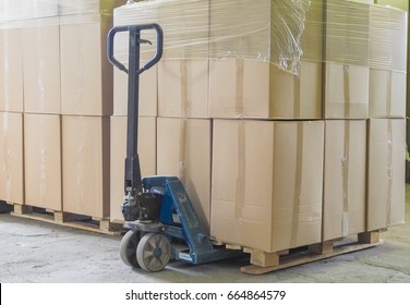 4,609 Cardboard boxes on wooden pallet Images, Stock Photos & Vectors ...