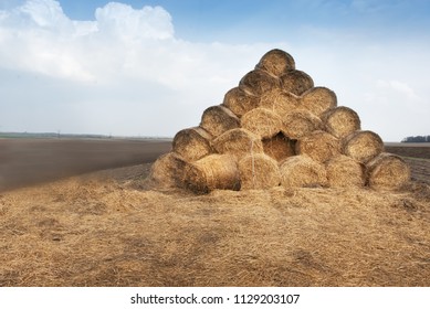 Stack Hay Bales Straw Bales Stock Photo 1129203107 | Shutterstock
