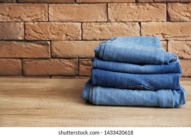 Jeans on table : 35 447 images, photos et images vectorielles de stock ...