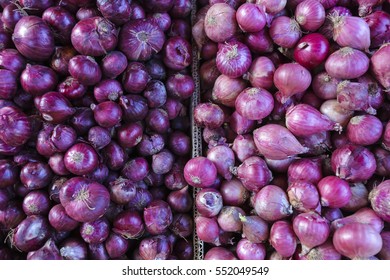 Stack Small Red Onion On Display Stock Photo 552049549 | Shutterstock