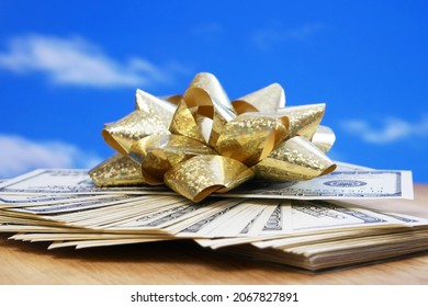1,750 Money Stacks With Bow Stock Photos, Images & Photography ...