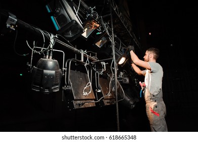 14,019 Stage workers Images, Stock Photos & Vectors | Shutterstock