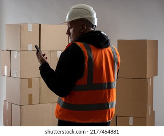 744 Shipping guy from back Images, Stock Photos & Vectors | Shutterstock