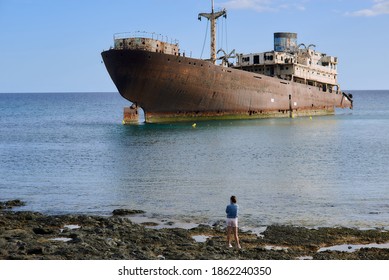 1,511 Ship stranded on rocks Images, Stock Photos & Vectors | Shutterstock
