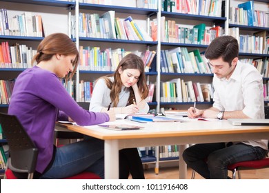 Students Work Library Stock Photo 1011916408 | Shutterstock
