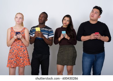 2,369 Filipino using phone Images, Stock Photos & Vectors | Shutterstock