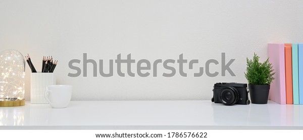 42,424 Empty Desk Front On Images, Stock Photos & Vectors | Shutterstock