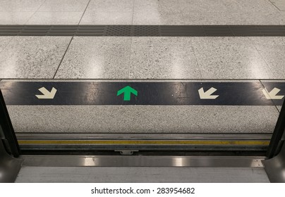 26,595 Subway floor Images, Stock Photos & Vectors | Shutterstock