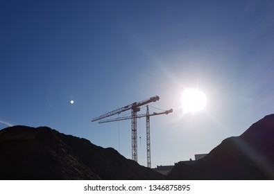 43 The sun and the moon in the sky at the same time Images, Stock ...