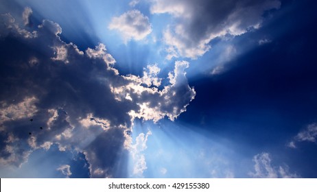 857 Sun peeking through clouds Images, Stock Photos & Vectors ...
