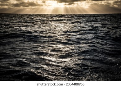 2,505 Sun rays shining down Images, Stock Photos & Vectors | Shutterstock