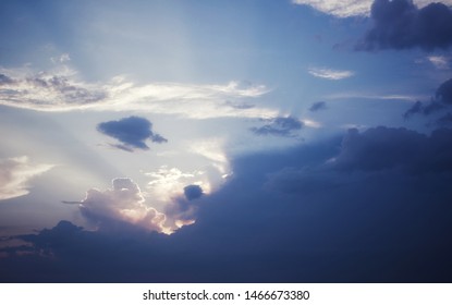 158 imagens de Sun rays seeping Imagens, fotos stock e vetores | Shutterstock