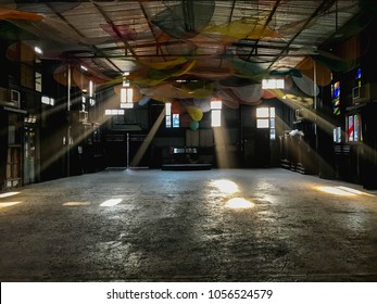 Photo de stock Sunlight Beam Pass Windows Empty Room 1056524579 ...