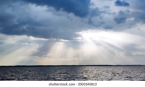 4,717 Sun rays passing through Images, Stock Photos & Vectors ...