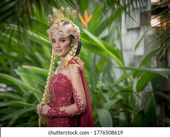 18,759 Traditional Dress Java Images, Stock Photos & Vectors | Shutterstock