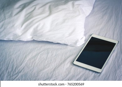 365 Ipad bed Images, Stock Photos & Vectors | Shutterstock