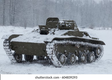 530 Machine gunner on a tank with a machine gun Images, Stock Photos ...