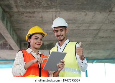 Worker Inventory Inspect Staff Scans Cardboard Stock Photo 2100718537 ...