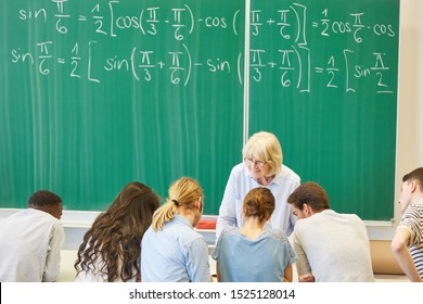 Teamwork Math Workshop Uni Stock Photo 1525128014 | Shutterstock