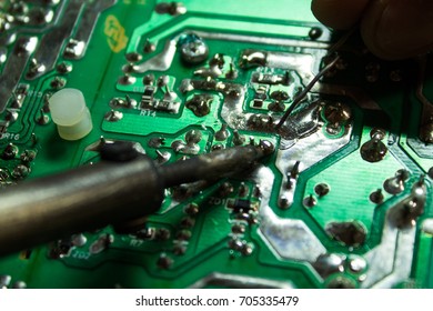 Technical Soldering Chips Using Soldering Iron 스톡 사진 705335497 ...