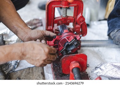 7,140 Pipe threading tool Images, Stock Photos & Vectors | Shutterstock